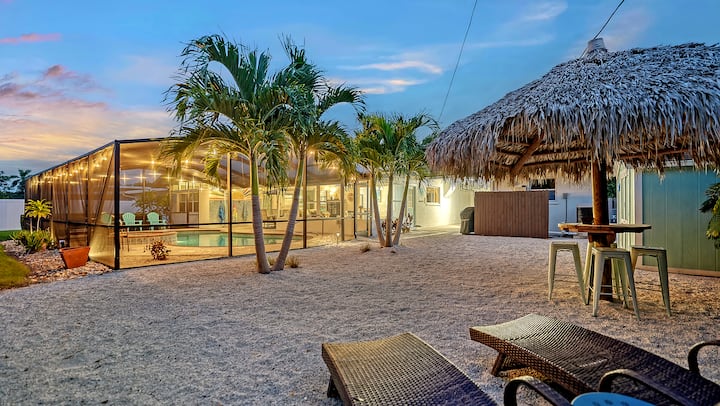 Tiki Bar W/ Thatched Roof | Free Pool Heat | Spa | - Bradenton Beach