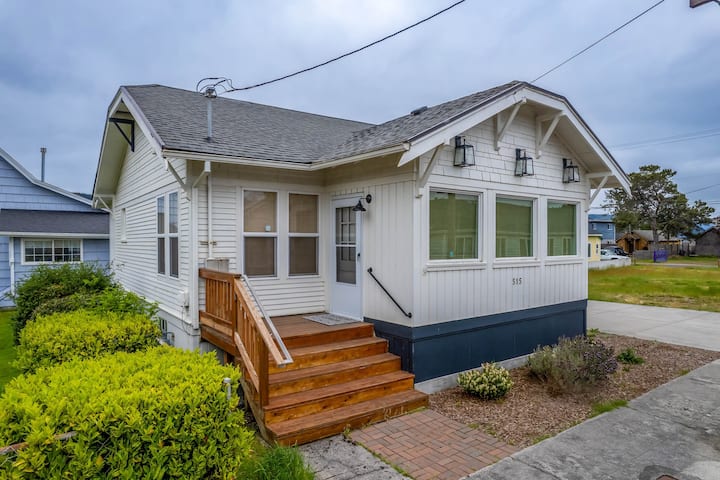 Charming Home With Easy Beach Access - Seaside, OR