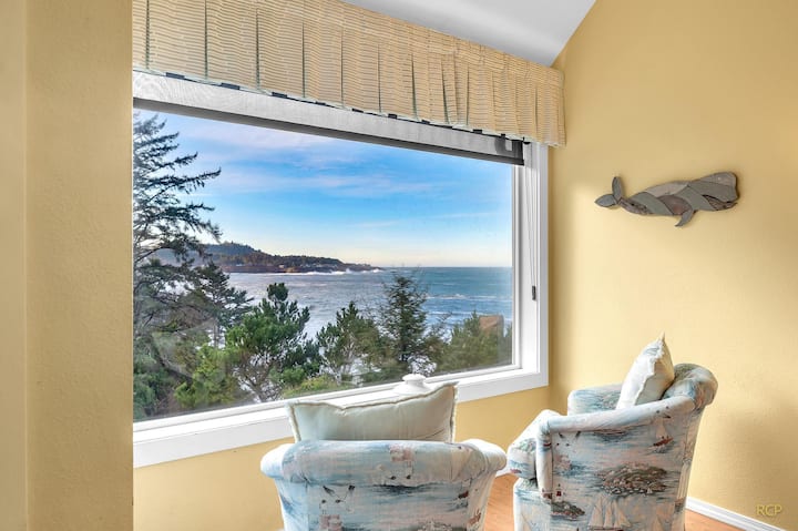 Sweeping Views-oceanfront Condo-salt Therapy - Depoe Bay, OR
