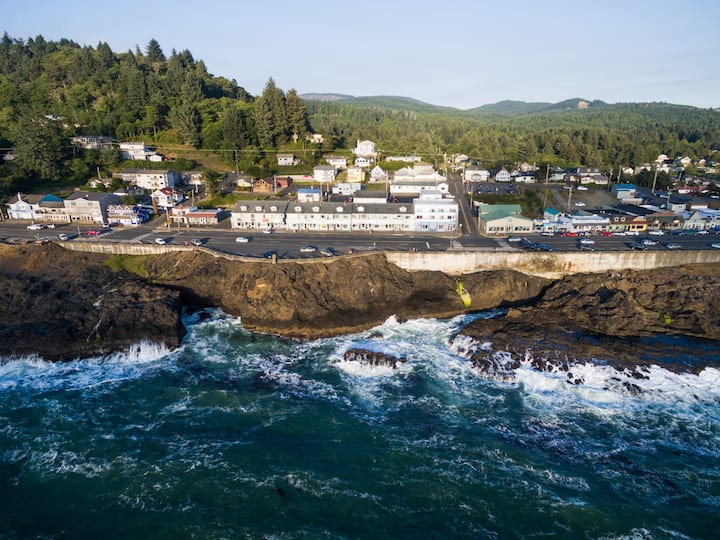 Oceanfront In Depoe Bay-deck-pet Friendly-seaquell - Depoe Bay, OR