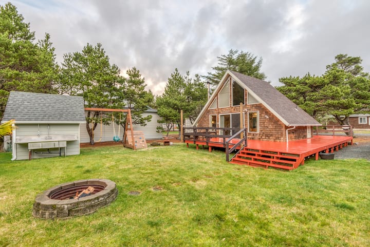 Cozy A-frame Retreat Steps From Rockaway Beach - Manzanita, OR