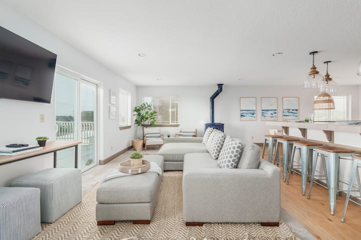 Oceanview-large Home-deck-sunset Shores - Cloverdale, OR