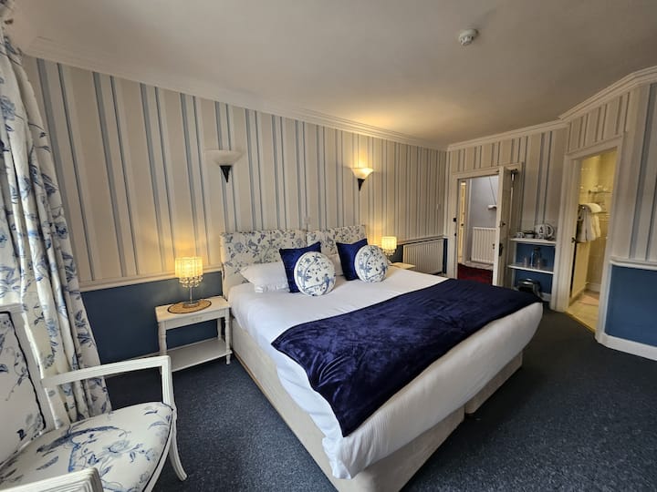 King Deluxe Or Twin Blue Bird - Dorchester