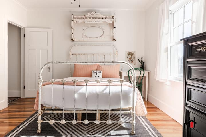 Retro Charm, Bbq Fun And Fire Pit Nights - Mesa, AZ