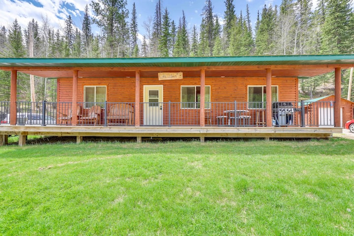 Wraparound Deck & Grill: Deadwood Cabin - Deadwood, SD