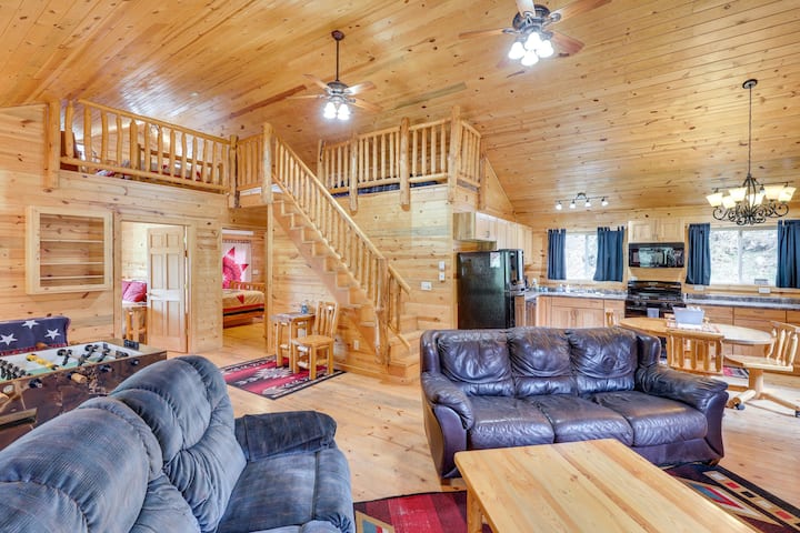 Deadwood Cabin W/ Foosball Table, Near Sanford Lab - Deadwood, SD