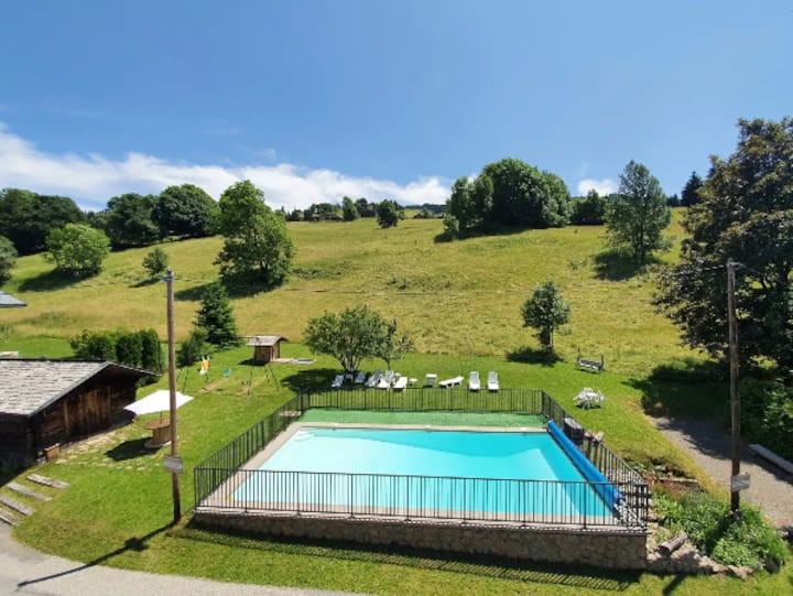 Le Paccaly, Piscine Et Aire De Jeux - Crest-Voland