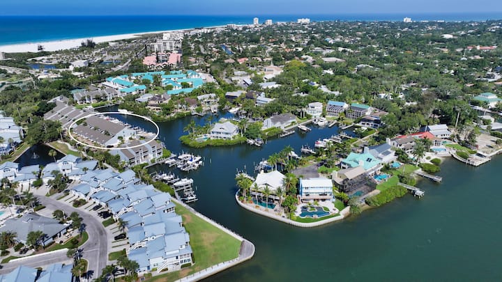 Canalfront Townhome Siesta Key, Walk To The Beach - Siesta Key, FL