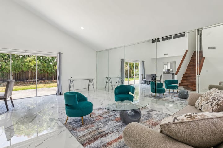Spacious 3br Villa In Miami With Fenced Backyard - Cutler Bay, FL
