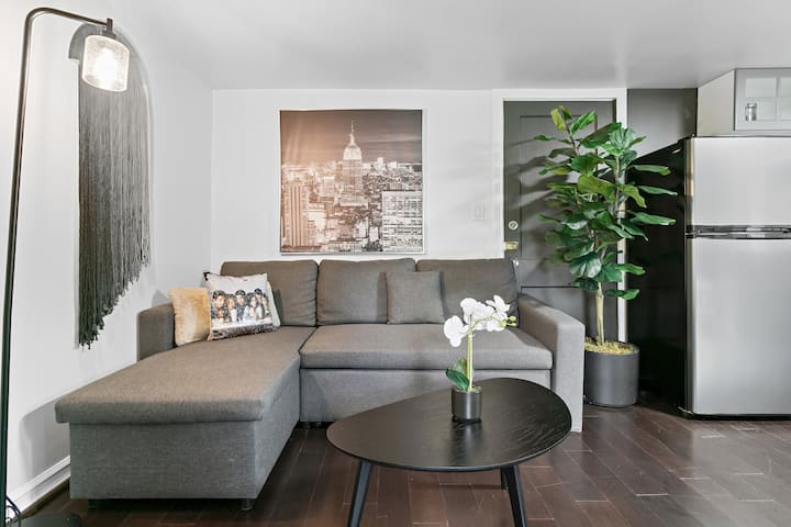 Stylish Berkley Apartment- 5 Mins To Beaumont! - Royal Oak, MI