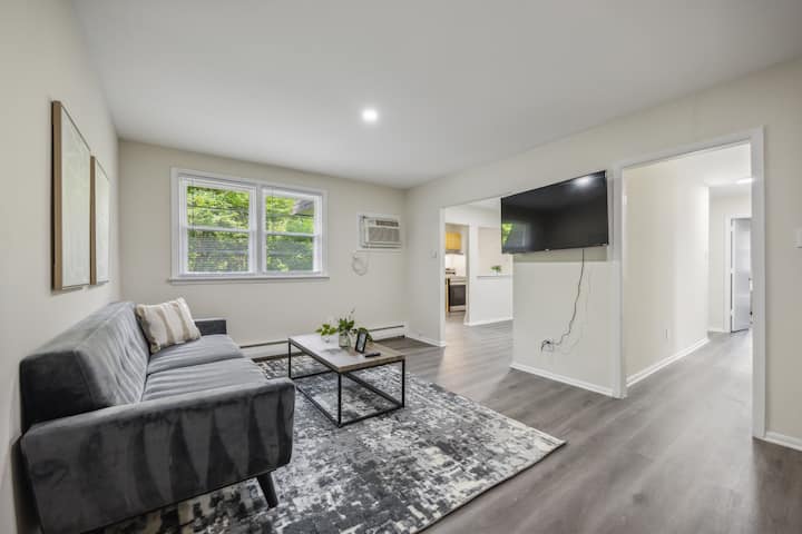 Pine Brook 818 I Pool Gym I Free Parking ! - Newark, DE