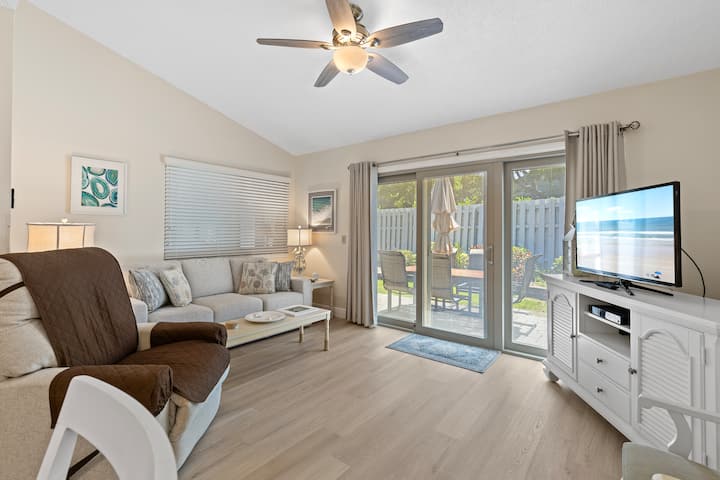 Updated Townhome, Close To Beach-sea Mist Getaway - New Smyrna Beach, FL