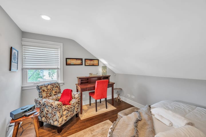 Serene & Charming 5br Des Plaines Getaway - Des Plaines, IL
