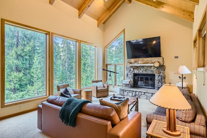 Riverfront Retreat – Deck, Fire Pit & Near Slopes - Keystone, CO