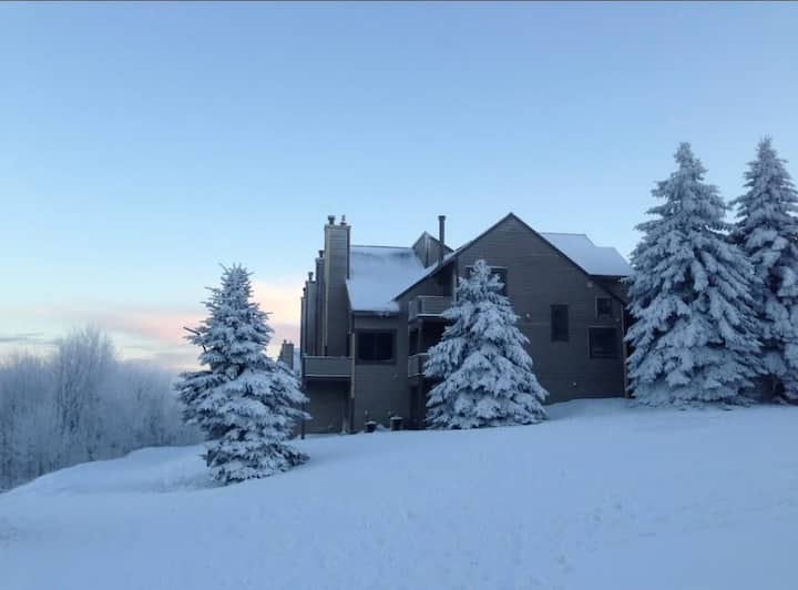 Mountain View Escape - Living Treasures Animal Park, Jones Mills