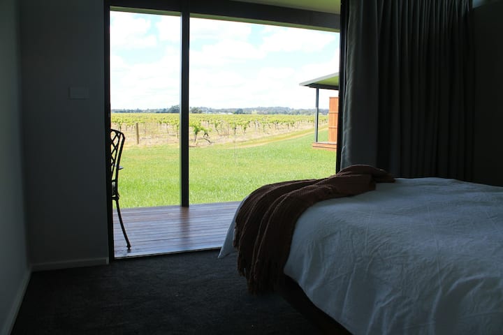 Queen Studio - Rutherglen