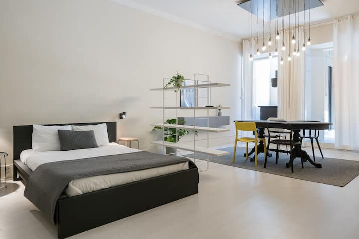 Baixa24 -P1l- Large Downtown Studio & Cosy Balcony - Porto