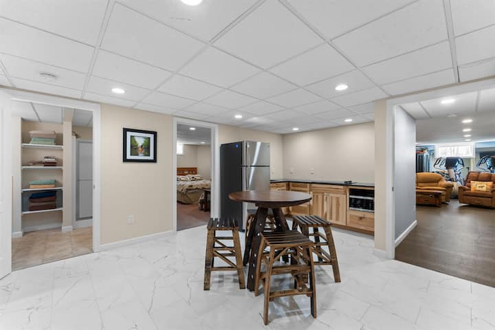 3 Bed, 2 Bathroom Hiking Apartment In Morgan, Vt - Brighton State Park, Island Pond
