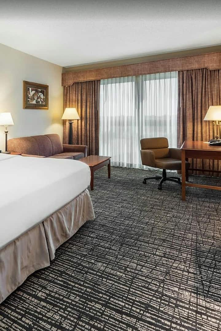 King Room With Sleeper Sofa And Refrigerator - Topeka, KS