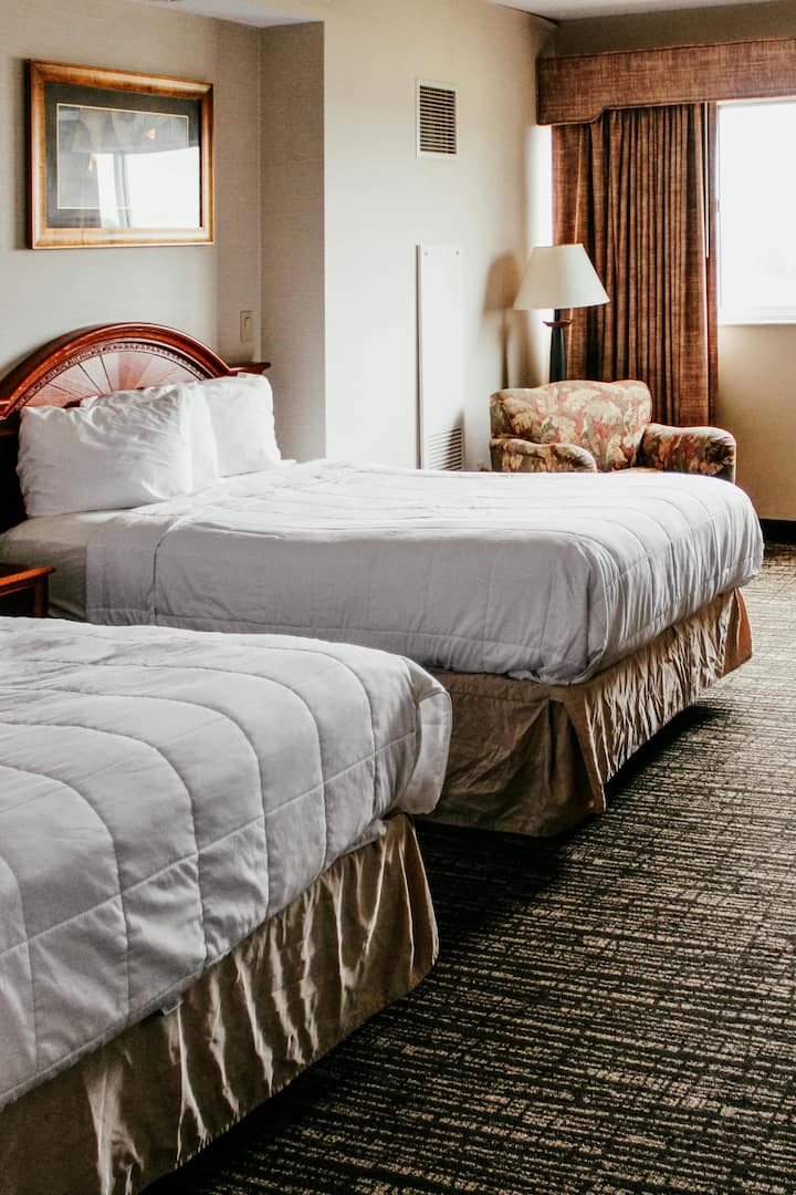 Spacious Stay Near Lake Shawnee - Topeka, KS