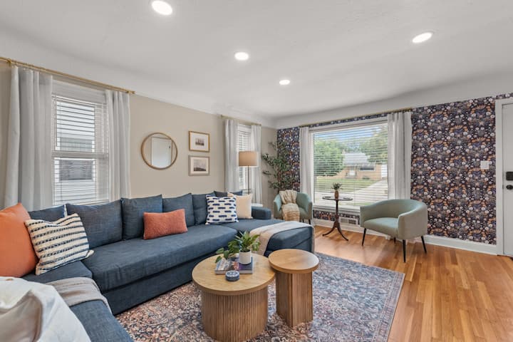 Parma Heights Family Retreat With Hot Tub - Berea, OH