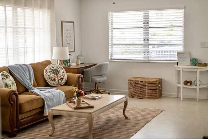 Cozy Pompano Home! Just 2 Blocks To The Beach! - Pompano Beach, FL