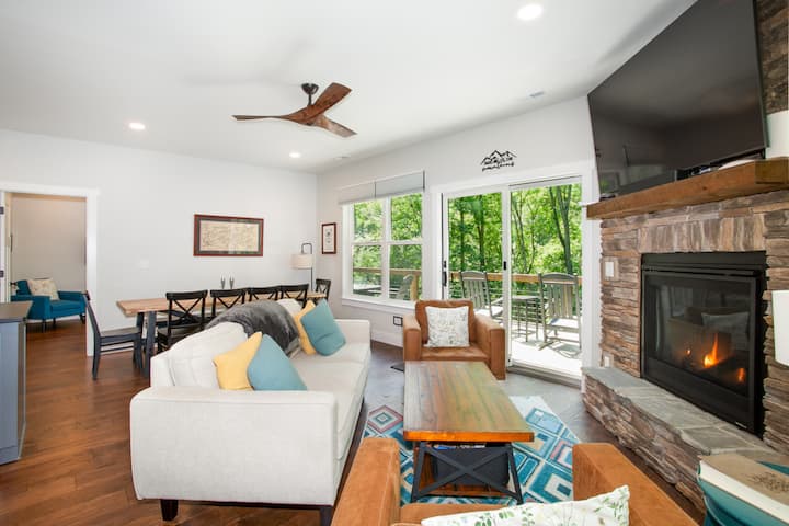 Luxe Laurel Valley Cabin | Fire Pit & Views - Townsend, TN