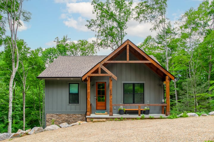 Townsend Gem: Retreat With Hot Tub & Fire Pit - Townsend, TN