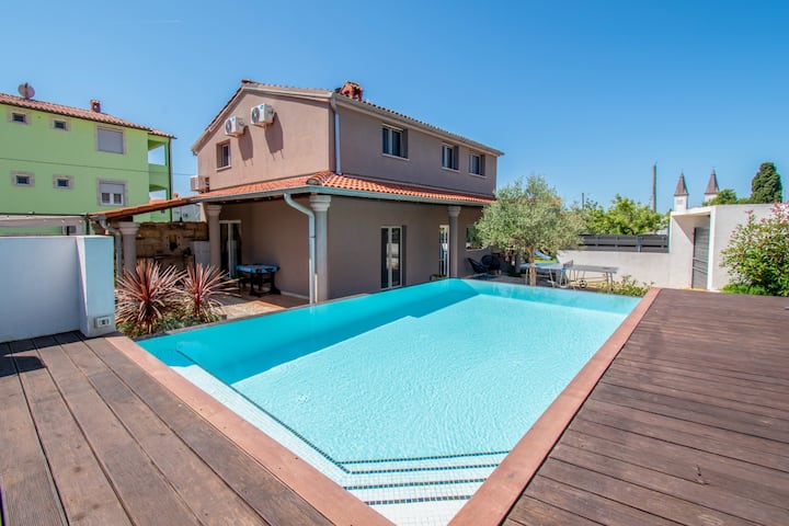 Villa Above In Medulin,istria - Ližnjan