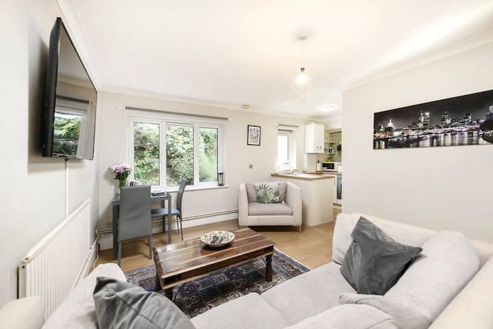 Cozy One-bedroom Flat In Slough - Slough