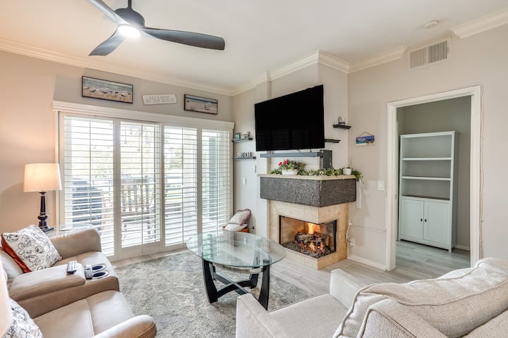 Huntington Beach Condo W/ Pool < 1 Mi To Pier! - Huntington Beach, CA