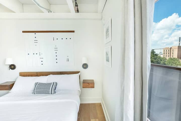 Annabelle 4c - 2br, Private Patio & Huge Windows - Savannah, GA