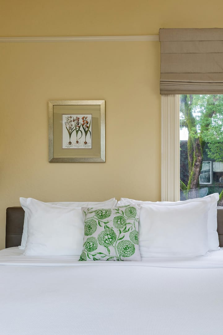 Spa-inspired Bath & Accessible Features - Healdsburg, CA