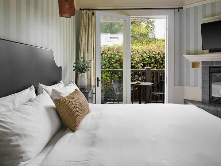 The Daily Gourmet Breakfast Is A Must - Sonoma