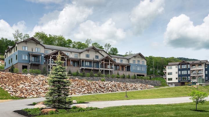 Mountainside 1-br Ski-in/out Okemo Retreat - Ludlow, VT