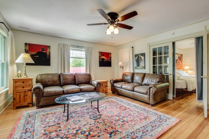 Cozy Elkhart Lake Apartment: Walk To Town & Dining - Elkhart Lake, WI