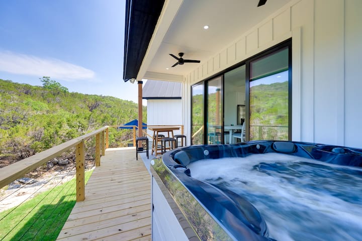 Canyon Lake Getaway: Hot Tub, 1 Mi To Boat Ramp! - Canyon Lake, TX