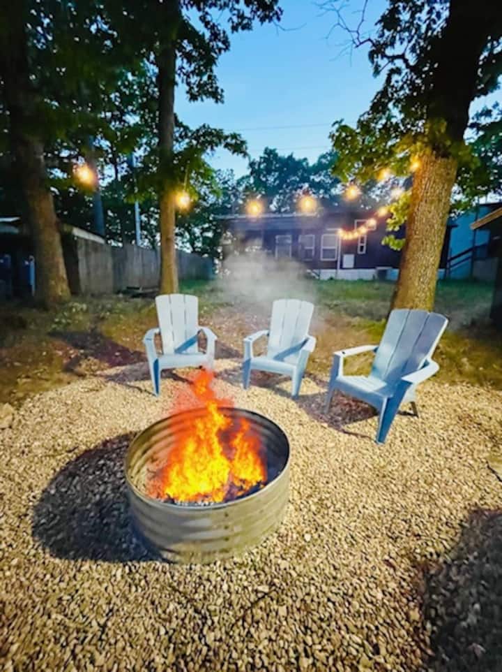 Tackle Box 21 • Reel Cozy Cabin • Slip + Kayaks - Sunrise Beach, MO