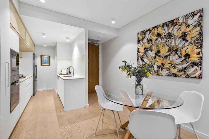 'The Courtyard Retreat' Designer Abode, Mosman - Taronga Zoo Sydney