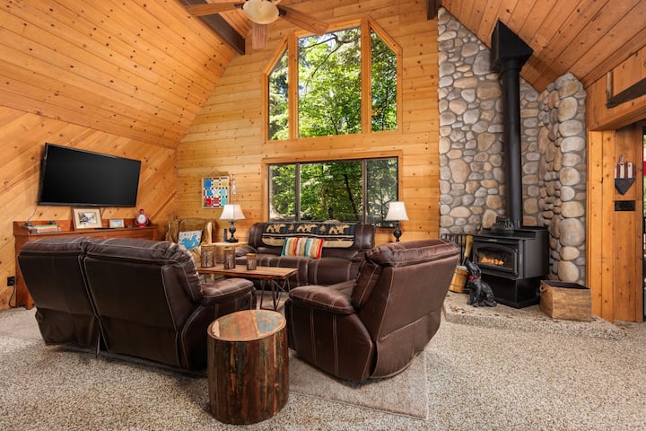 Wyldwood | Loft+ Bar Area With Sunken Living Room! - Shaver Lake, CA