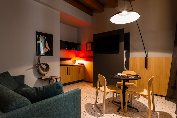 Suite 33 - Mantua