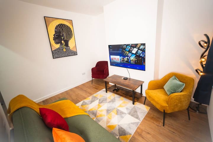 Stunning 4 Bedroom House In Crewe Town Centre - Crewe