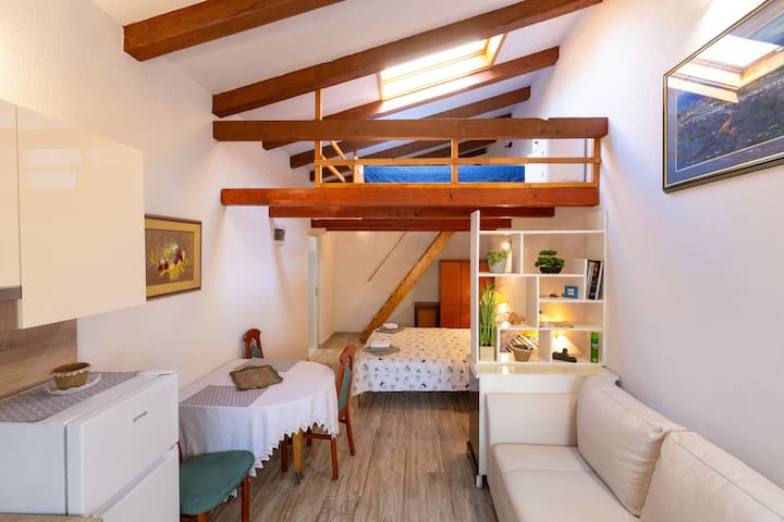 As-22986-a Garçonnière Avec La Terrasse Stari - Stari Grad