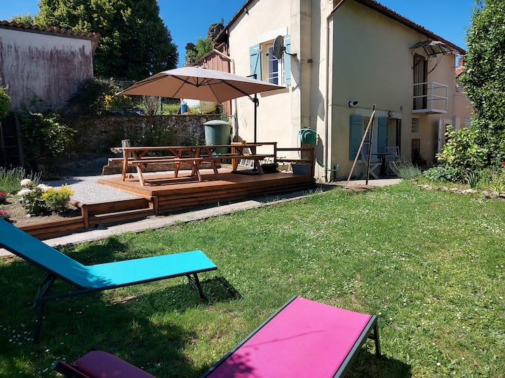 Charming Two Bedroom Gite With Beautiful Gardens - Confolens