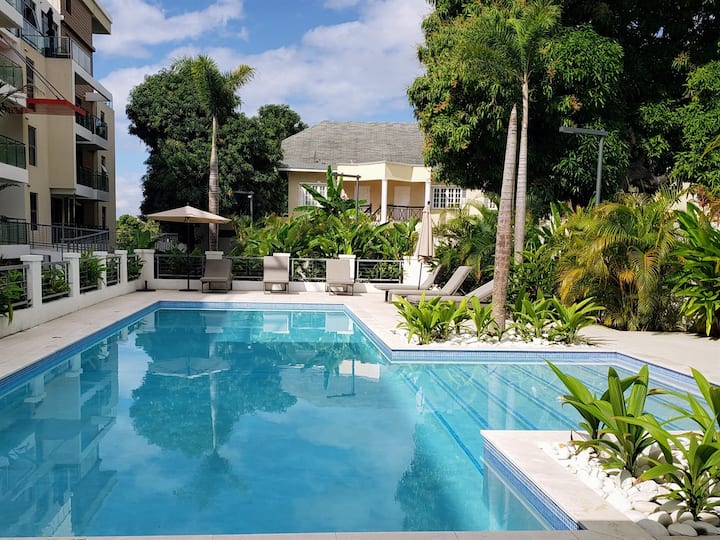 24/7 Secured 3b/r W/pool @ Lux Echelon Escape - Kingston