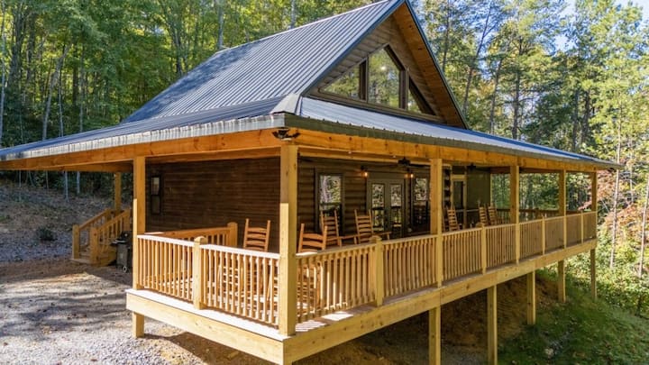 Ruby's Retreat - 1 Bedrooms, 1.5 Baths, Sleeps 8 - Tellico Plains, TN
