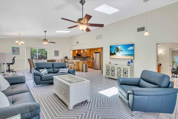 Coastal 2br Getaway|5 Min To Beach|pool+peloton - Venice Beach, FL
