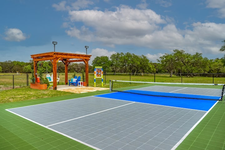 Luxury In Wimberley | Pool+pickleball+party Barn - Wimberley, TX