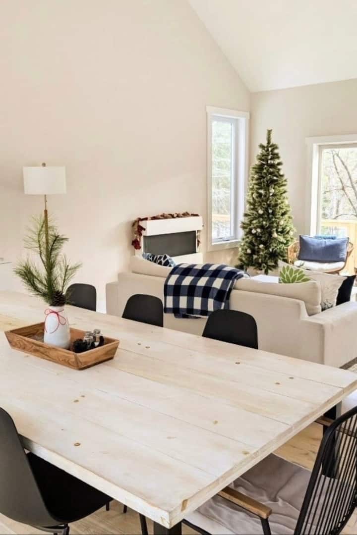 Tree Canopy Home  W/ Creek Views & Family Suite - Port Jervis, NY