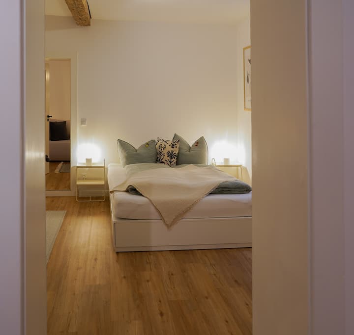 Stylish, Modern Old Flat In The Centre - Coburg